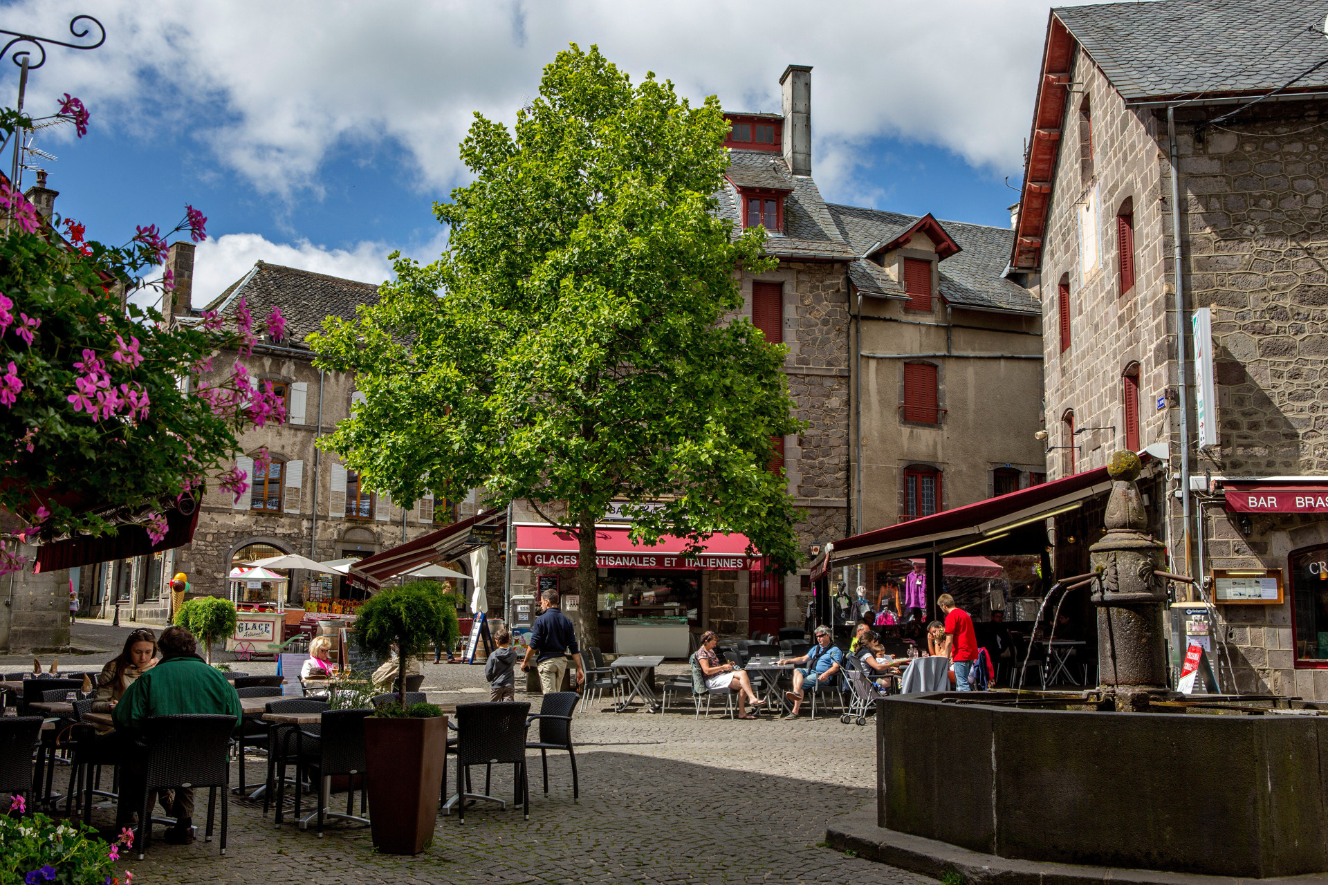 Besse and Saint-Anastaise Tourist Office, Besse en Chandesse