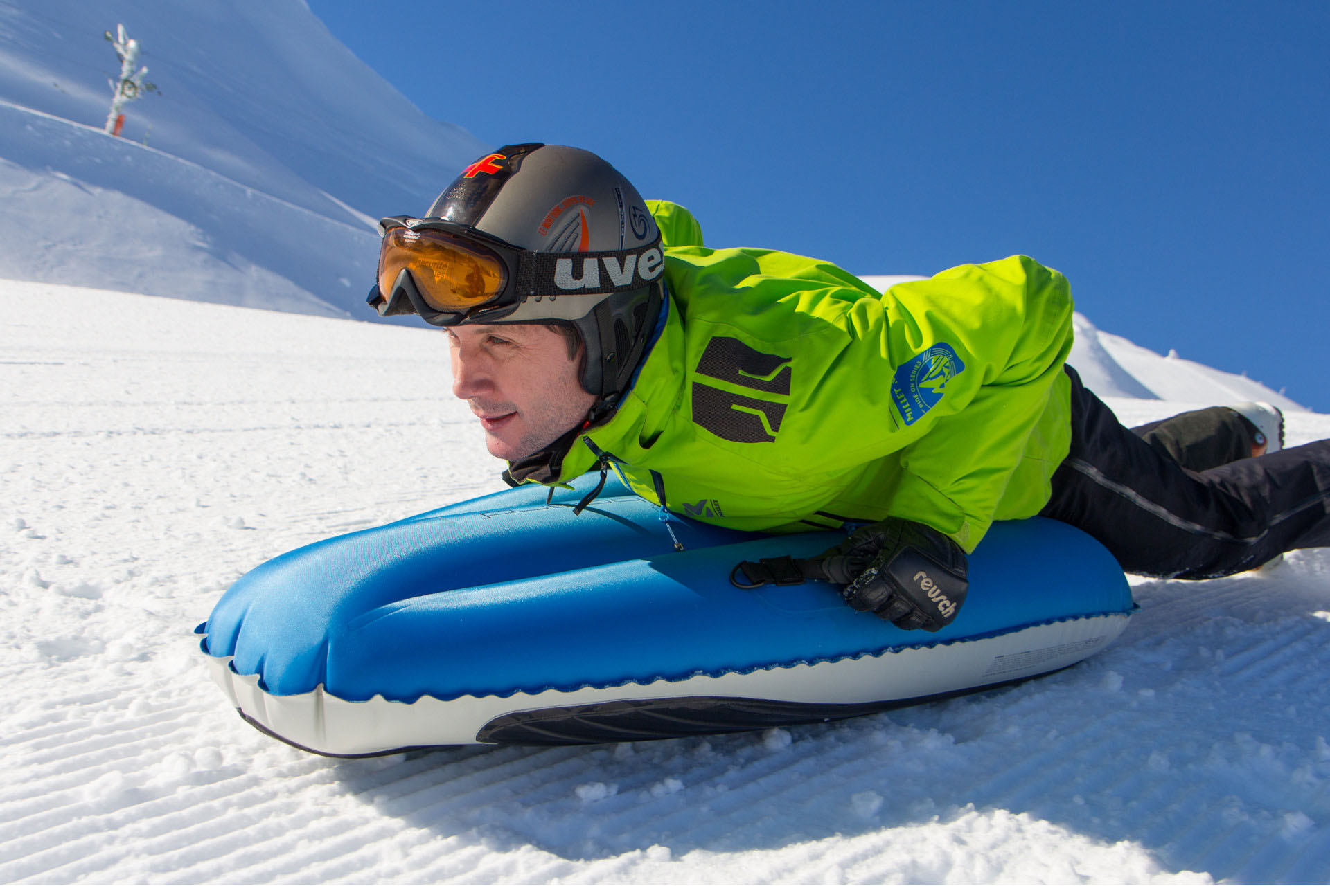 Sporty descent on airboard, fatbike, snowscoot, snakegliss or zip line ...